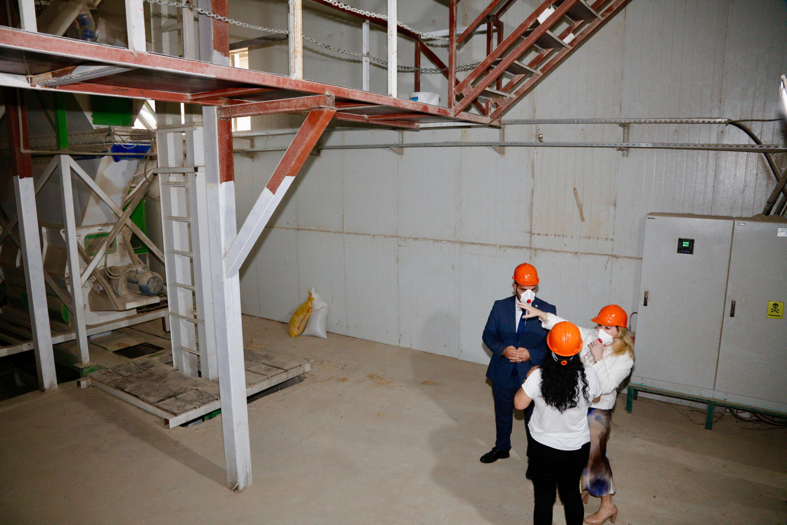 Cumhurbaşkanının eşi Sibel Tatar, Akdoğdu Drifil Pelet Yem Fabrikasını ...